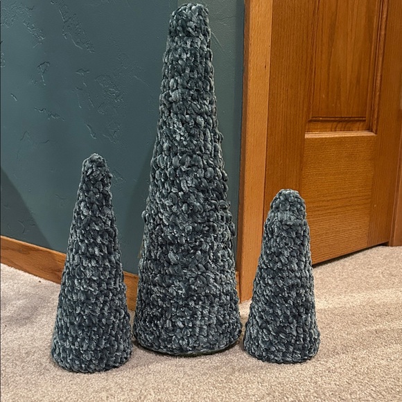 Handmade | Holiday | Handmade Textured Green Cone Christmas Decor Set ...